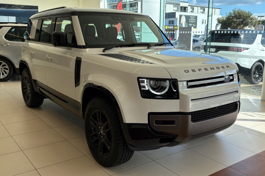 Demo 2024 Land Rover Defender 110 D350 #387755 Trinity Land Rover, QLD ...