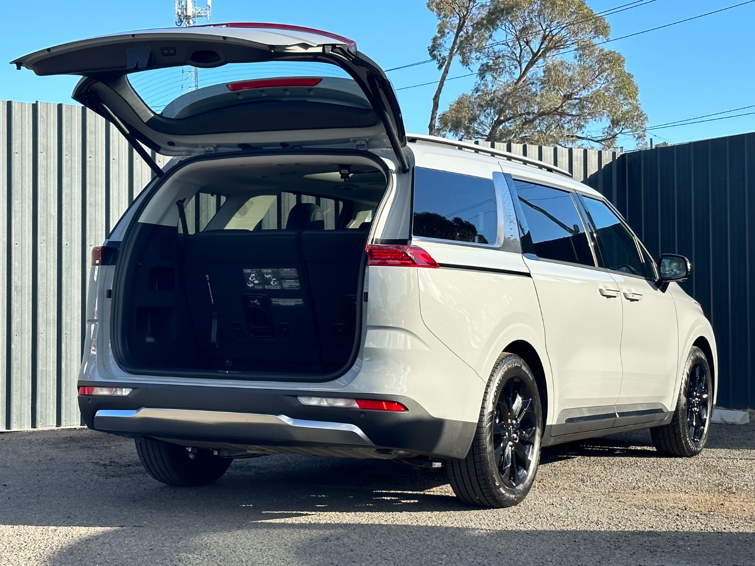 2024 KIA CARNIVAL PLATINUM KA4 4X2 for sale | Northern Motor Group | 429/439 Grimshaw St ...